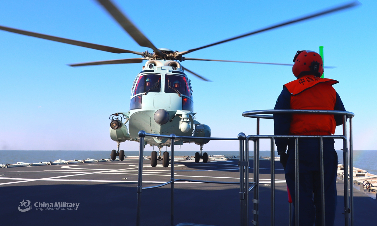 Naval ship-borne chopper lifts off flight deck - Global Times