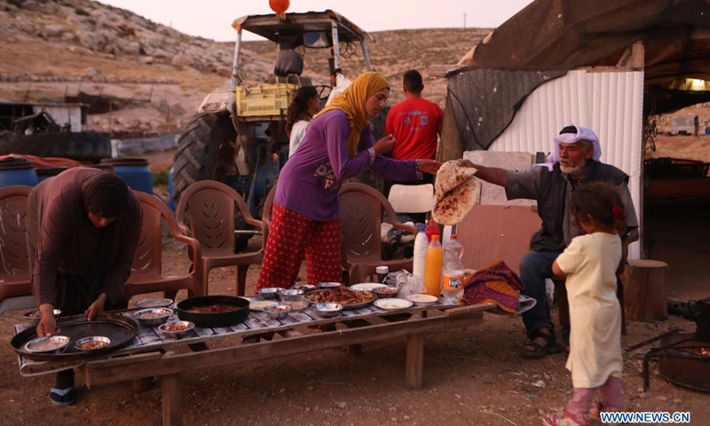 Palestinians make Iftar during Ramadan in West Bank city of Hebron ...