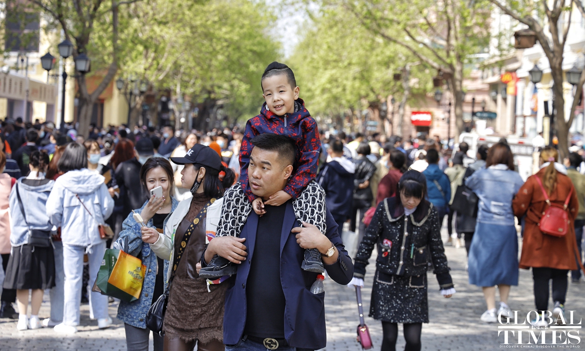 People enjoy May Day Holiday in Harbin - Global Times