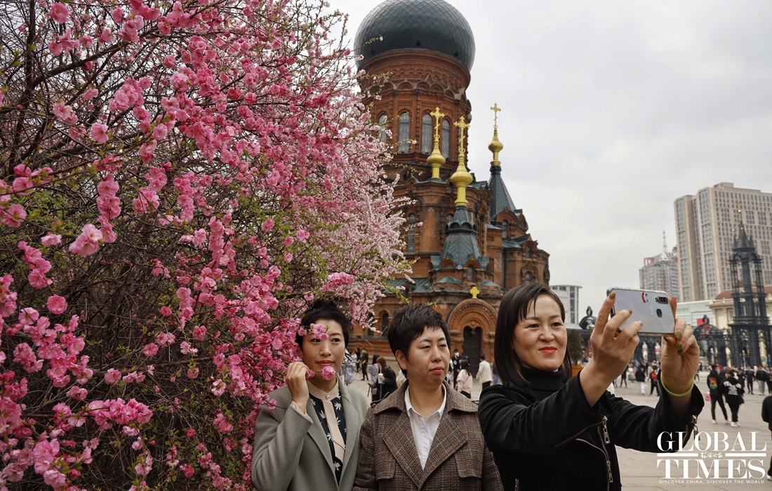 People enjoy May Day Holiday in Harbin - Global Times