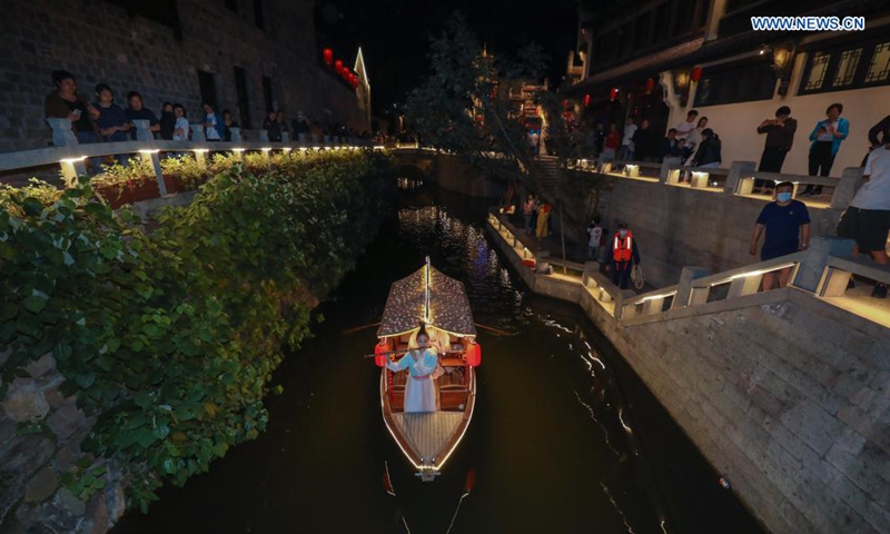 Visitors enjoy night time in Yanzhou ancient city - Global Times