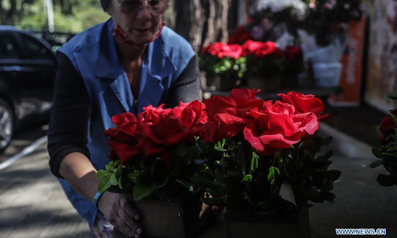 People buy flowers on Mother's Day in Sao Paulo, Brazil - Global Times