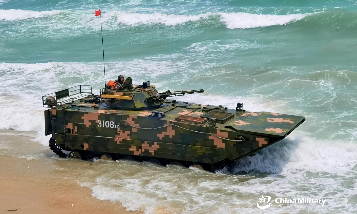 Amphibious IFV makes way to sea - Global Times