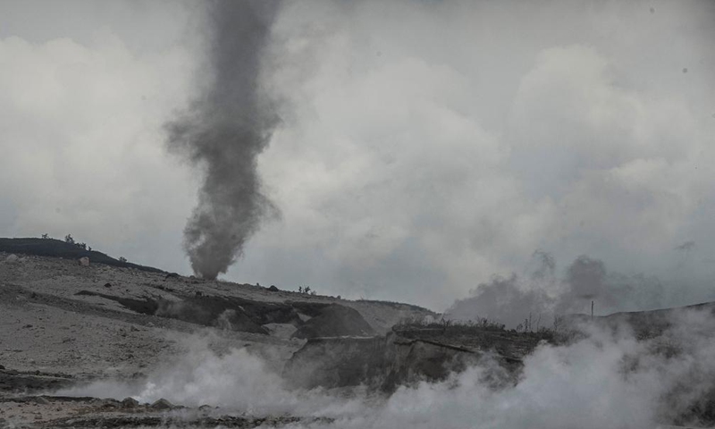 Indonesia's Mount Sinabung spews smoke and volcanic materials - Global ...
