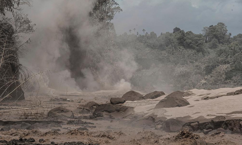 Indonesia's Mount Sinabung spews smoke and volcanic materials - Global ...