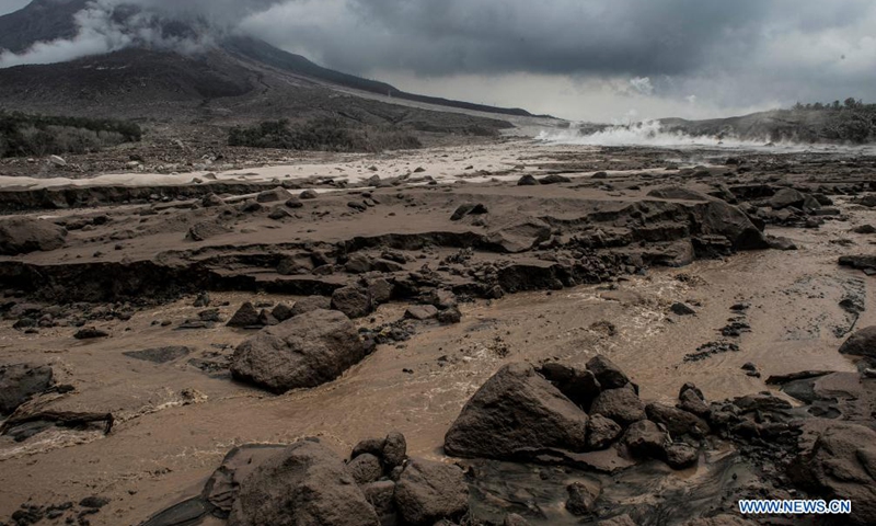 Indonesia's Mount Sinabung spews smoke and volcanic materials - Global ...