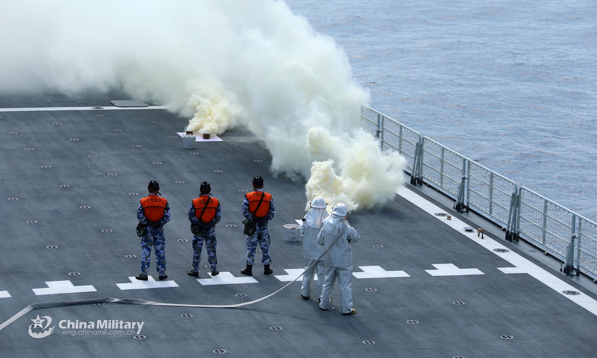 Navy vessels conduct actual combat training - Global Times