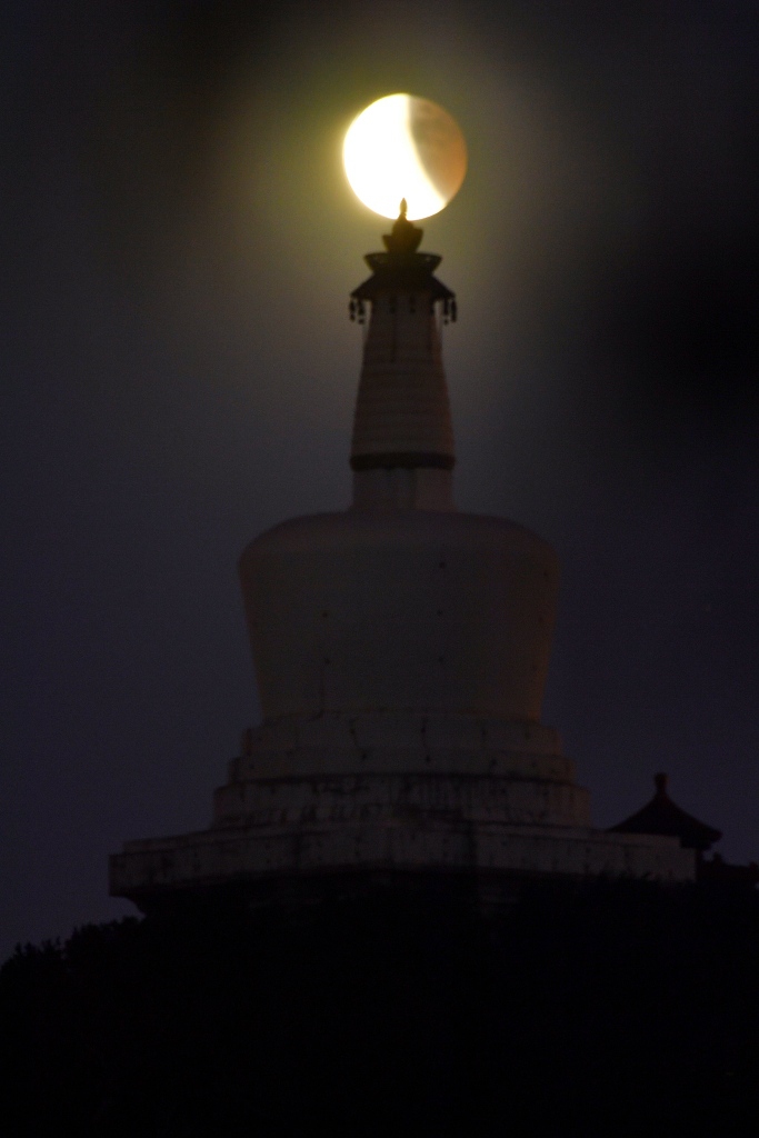 A rare Wednesday night with a full moon and a total lunar eclipse ...