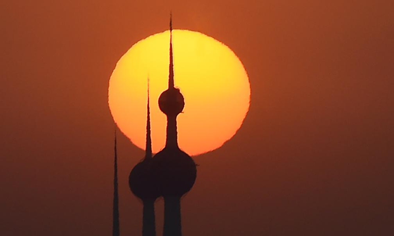 Sunset scenery at beach in Kuwait City - Global Times