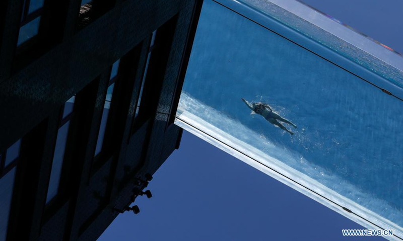 Sky Pool links residential blocks in south London - Global Times