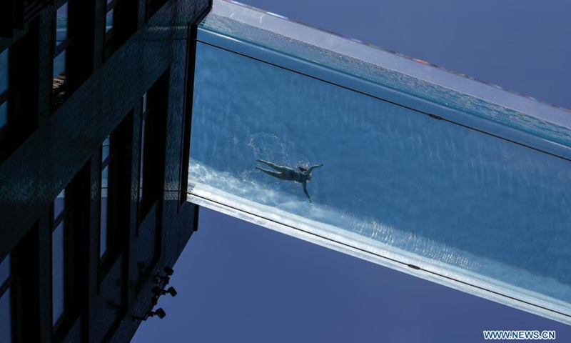 Sky Pool links residential blocks in south London - Global Times