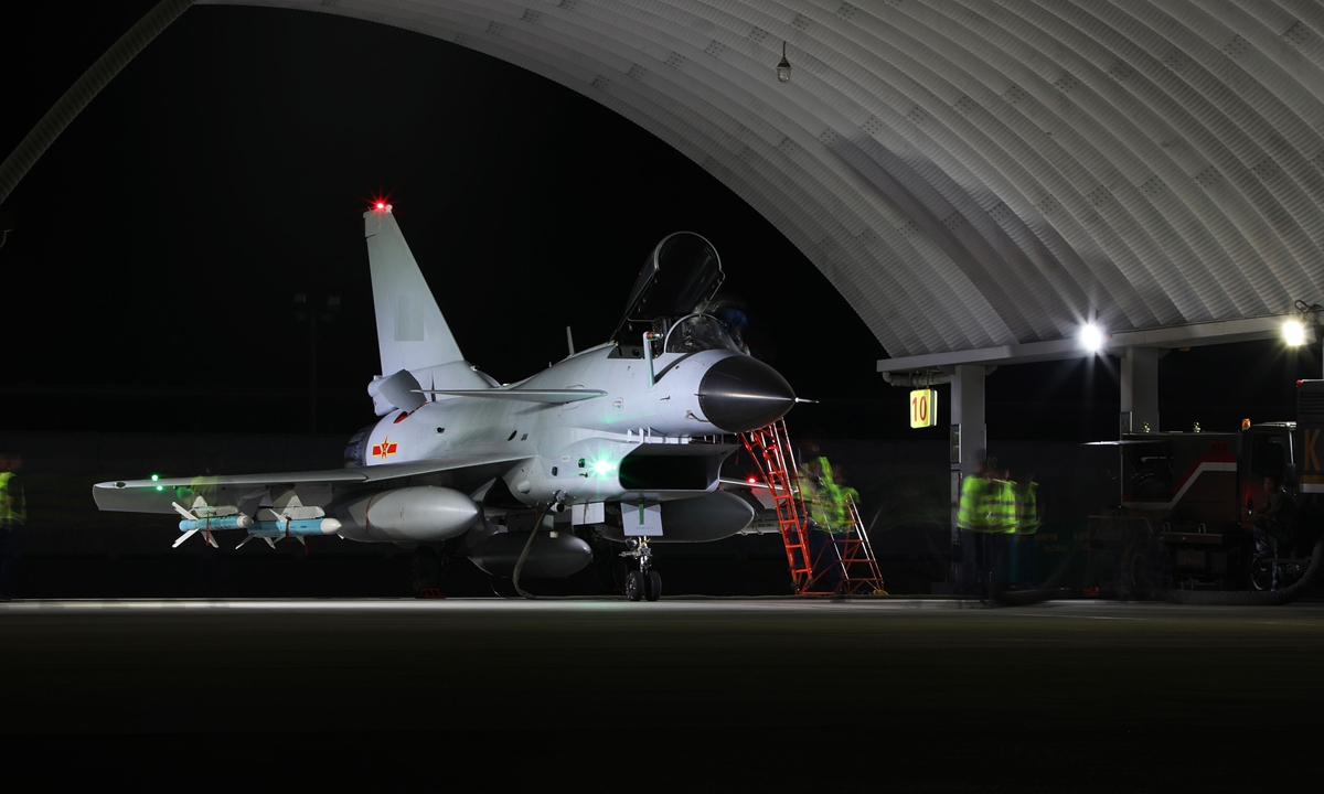 Fighter jets get ready for night training - Global Times