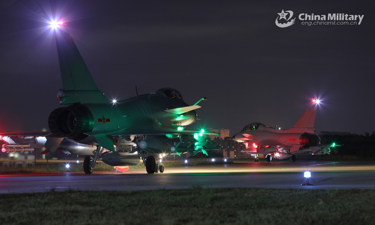 Fighter jets get ready for night training - Global Times