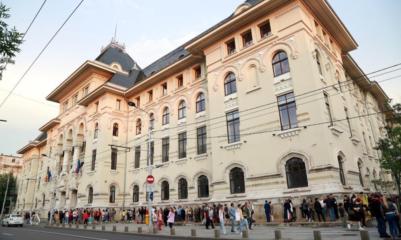 People visit Bucharest City Hall - Global Times