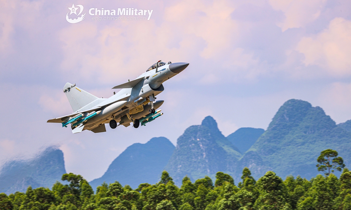 Different fighter jets in air combat flight training - Global Times