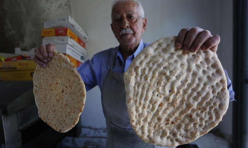 Old Palestinian baker keeps making traditional taboon bread against ...