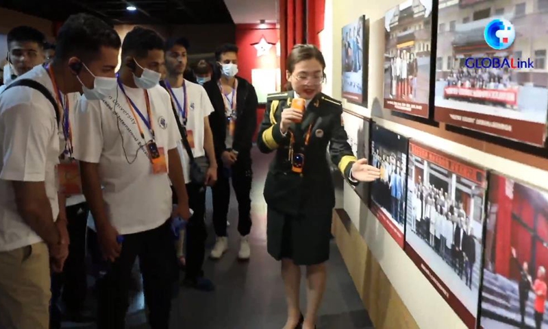 Foreign students learn history of Long March by visiting exhibition in ...