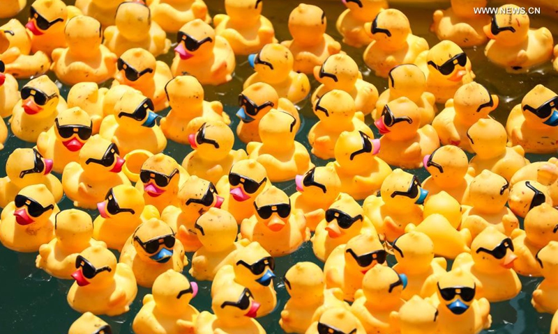 Rubber ducks dumped into Chicago River to raise funds for Special ...