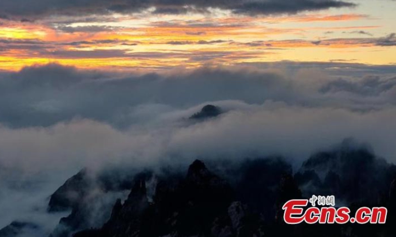 Enchanting sunset scenery of Mount Huangshan in E China's Anhui - Global Times
