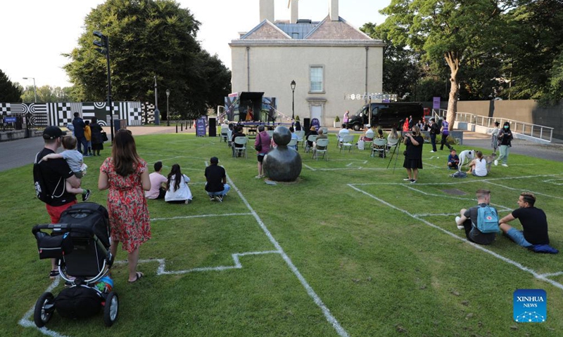 Outdoor Chinese music performance held in Dublin, Ireland - Global Times