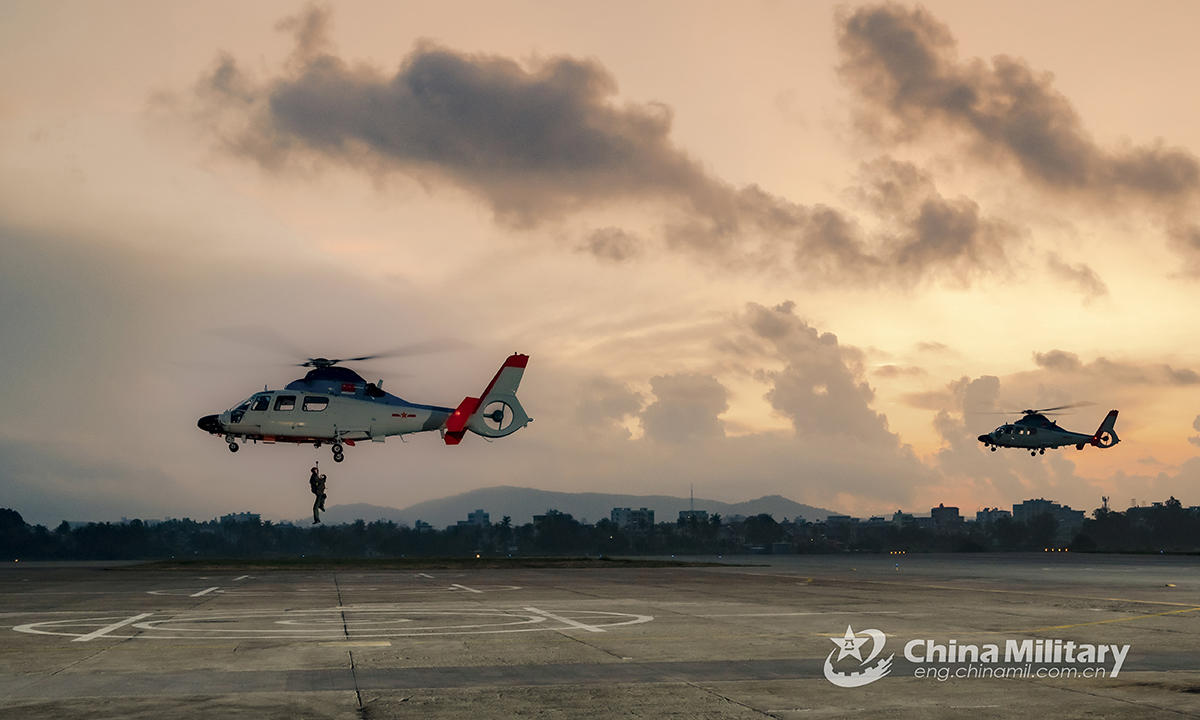Naval helicopters conduct search and rescue training - Global Times