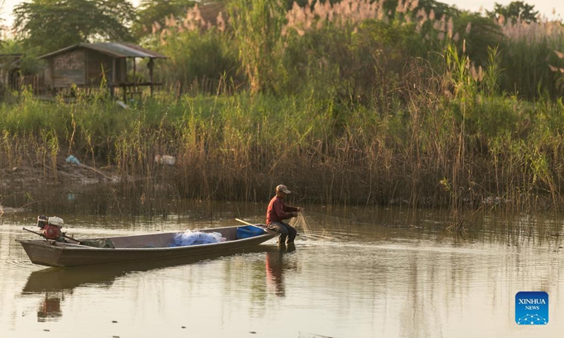 Fishermen catch fish along Mekong River on outskirts of Vientiane in ...