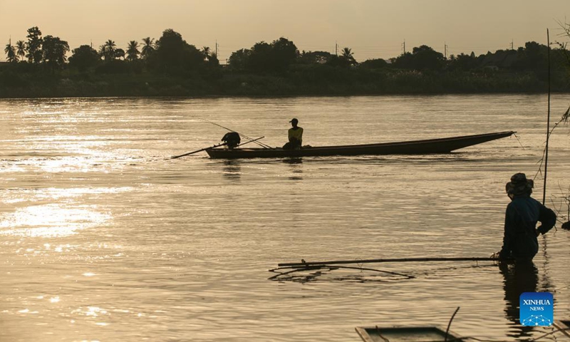 Fishermen catch fish along Mekong River on outskirts of Vientiane in ...