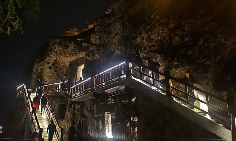 Fascinating night view in Longmen Grottoes attracts tourists - Global Times