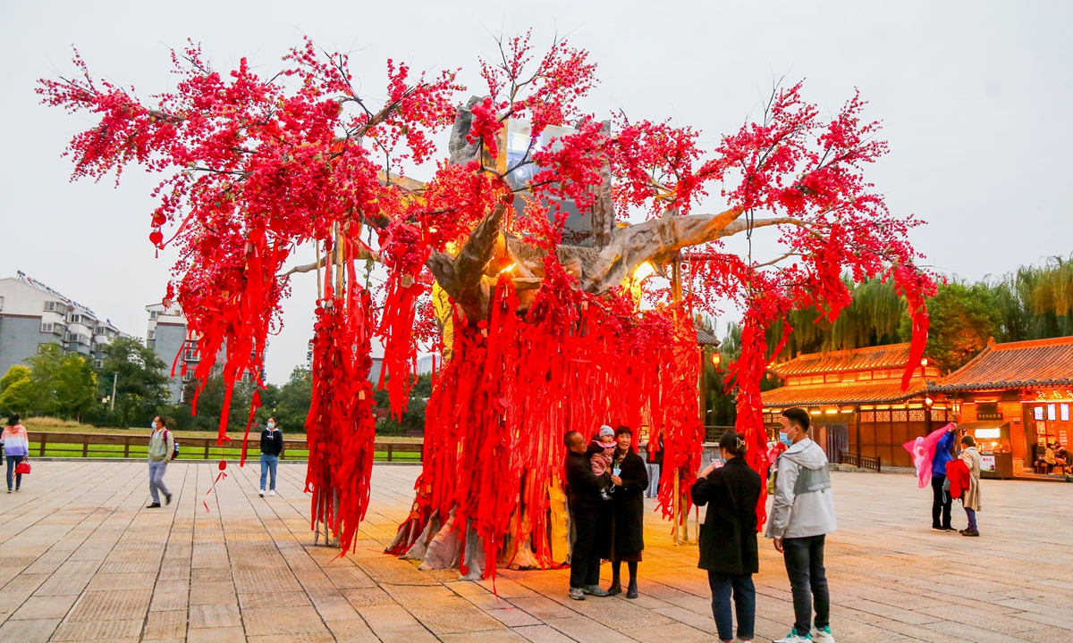 Wish granting tree in C China - Global Times