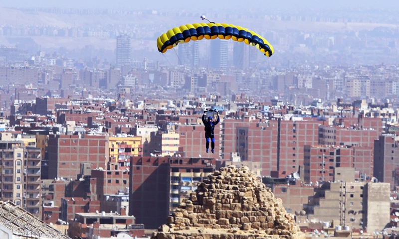 "Jump Like a Pharaoh" over Egyptian pyramids - Global Times