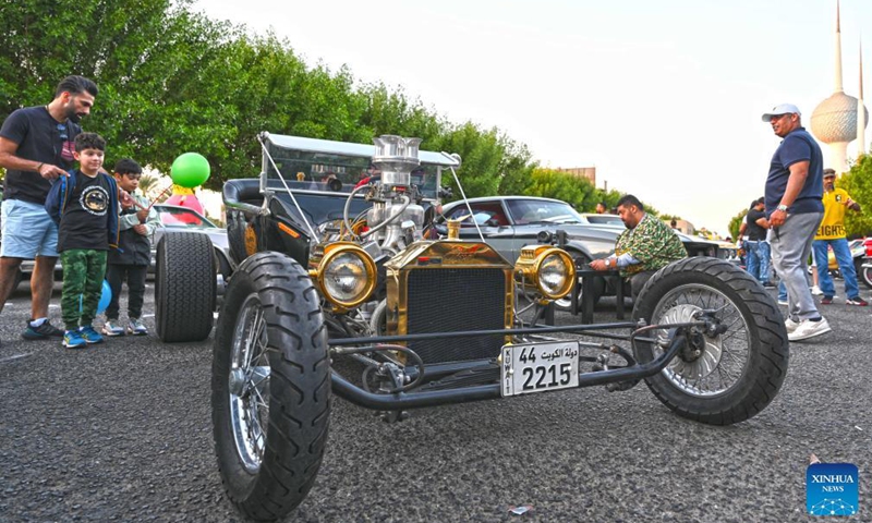 People visit classic car show in Kuwait City - Global Times
