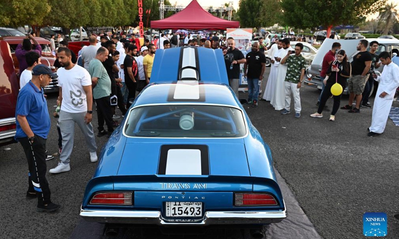 People visit classic car show in Kuwait City - Global Times