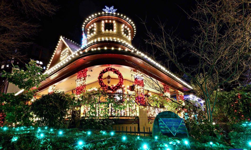 Rand House illuminated with Christmas decorations in Vancouver - Global ...