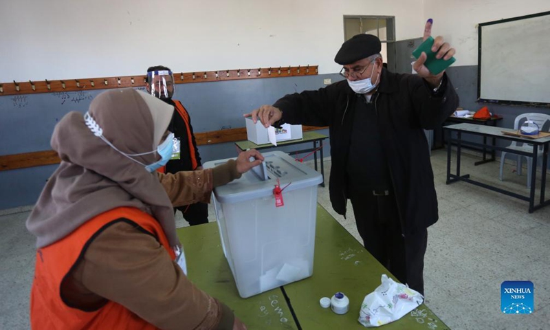Palestinians vote in local elections in West Bank despite Hamas ...