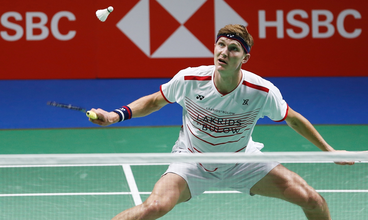 Axelsen falls to Loh in opening test at BWF World Championships ...