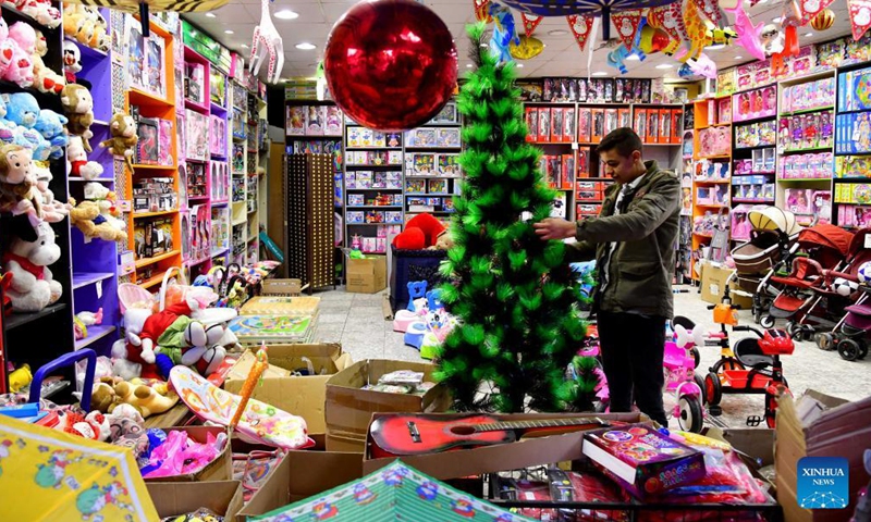 People shop for Christmas in Damascus - Global Times