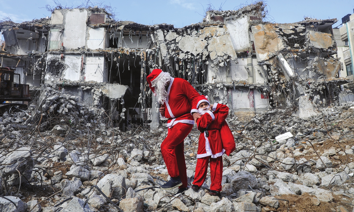 Santa’s helper - Global Times