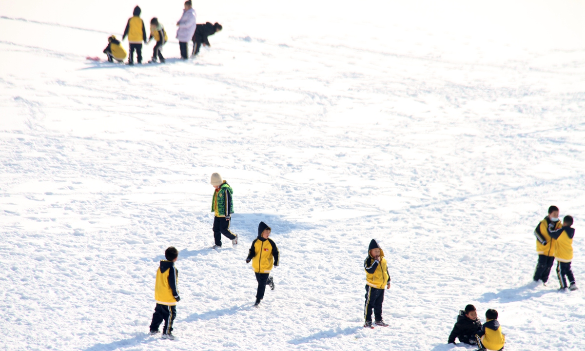 Play with snow - Global Times