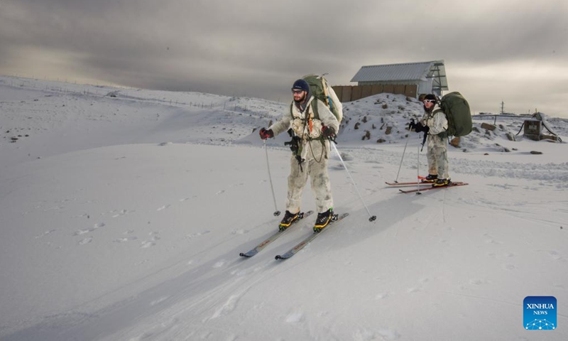 Israeli soldiers take part in military drill in snow-covered mountain ...
