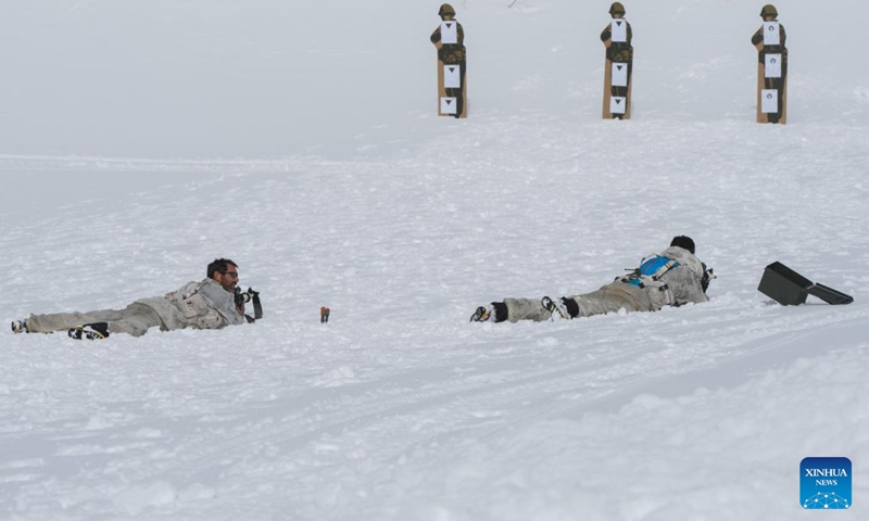 Israeli soldiers take part in military drill in snow-covered mountain ...
