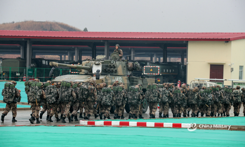 Soldiers in combat readiness training - Global Times