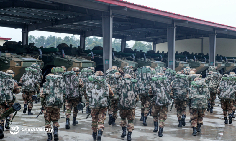 Soldiers in combat readiness training - Global Times