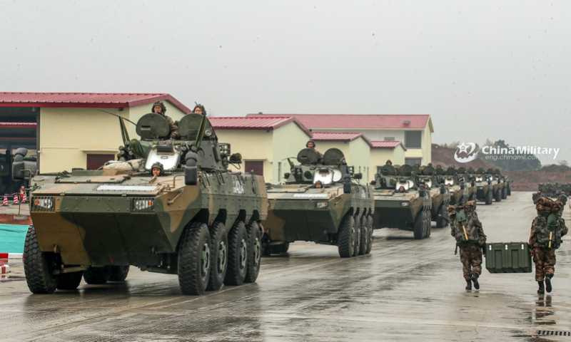 Soldiers in combat readiness training - Global Times