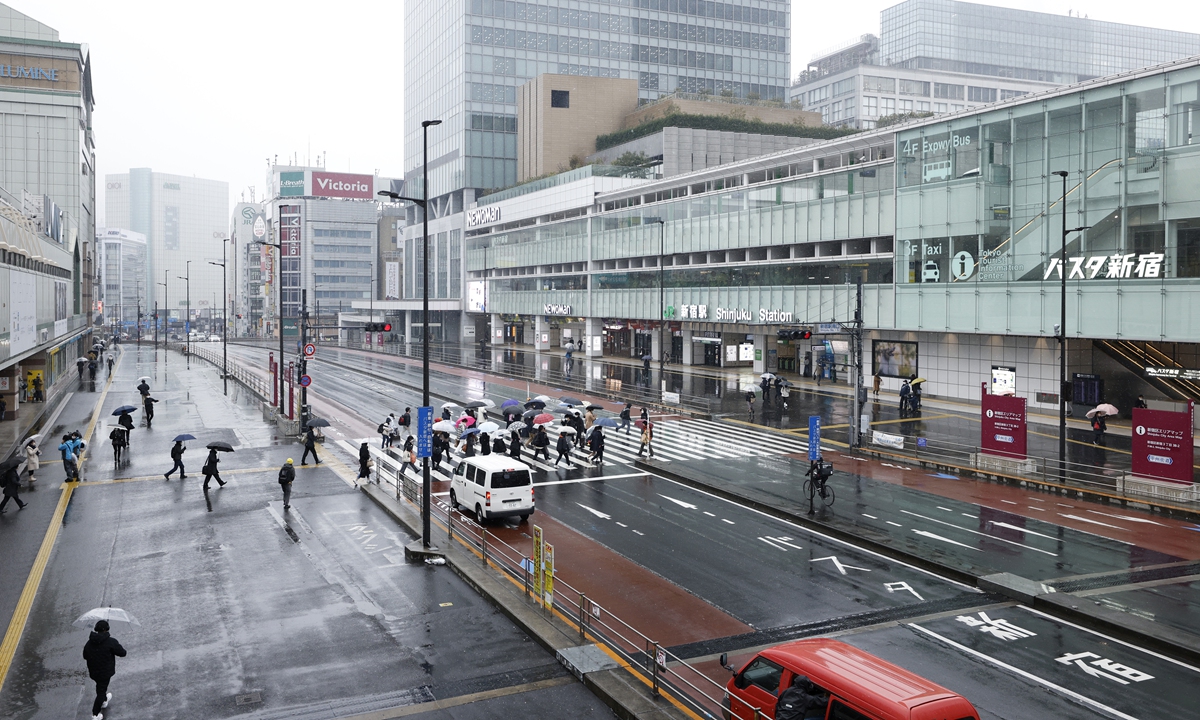 Rainy commute - Global Times