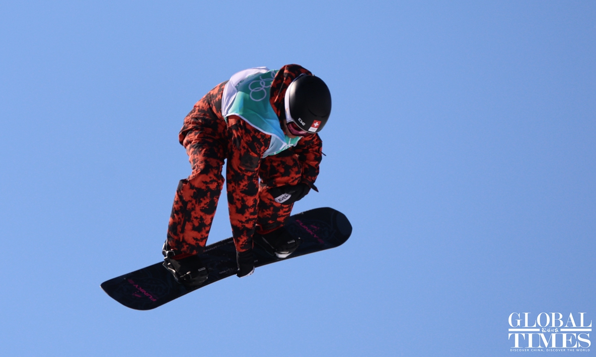 Chinese snowboarder Su Yiming finished the three qualifying rounds of ...