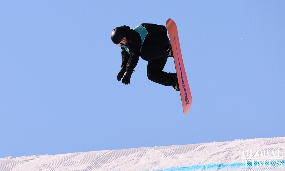 Chinese snowboarder Su Yiming finished the three qualifying rounds of ...