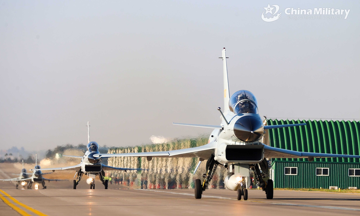 Fighter jets participate in close formation taxi before takeoff ...