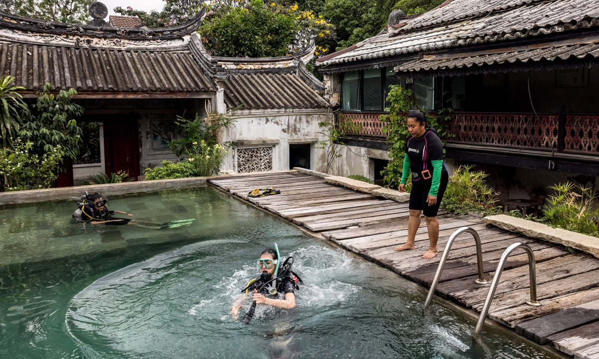 Scuba divers help preserve historic Bangkok mansion - Global Times