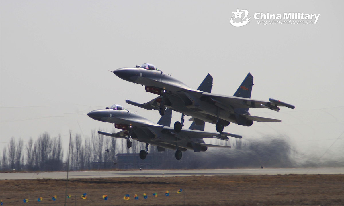 Fighter jets take off in close formation - Global Times