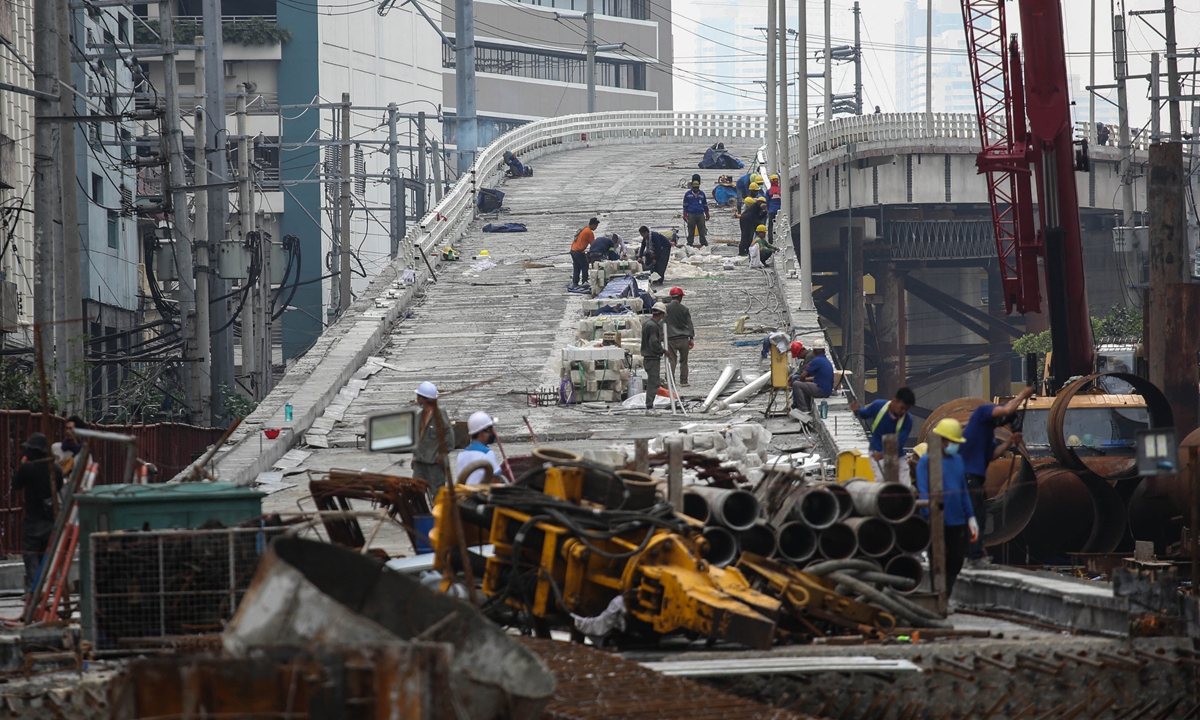 Building bridge - Global Times